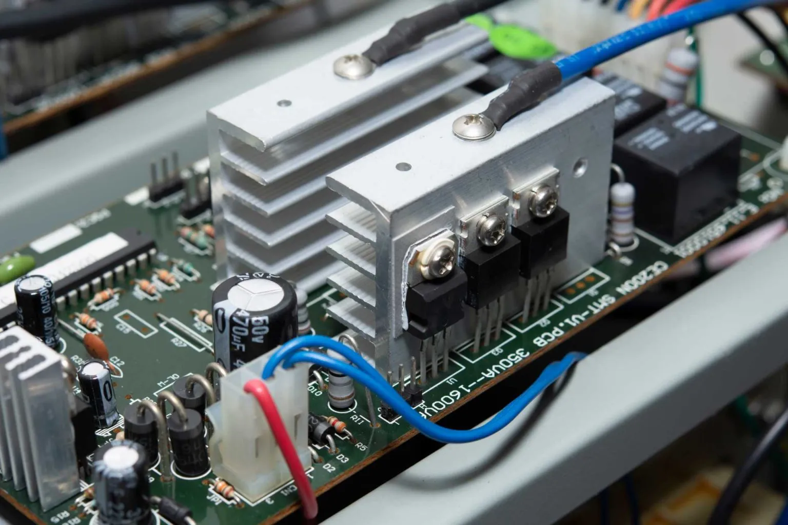 Custom Power Supplies for Demanding Applications - SI Manufacturing